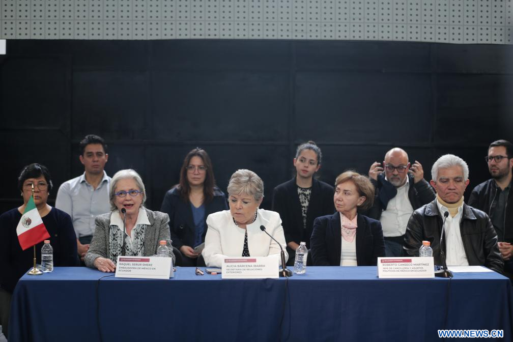 Personal de Embajada de México deja Ecuador tras ruptura de relaciones ...