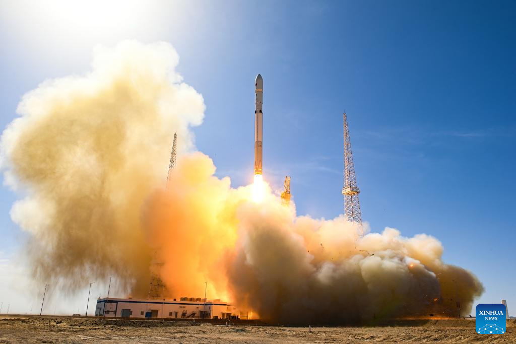 Cohete Gran Marcha-12B de China realiza vuelo inaugural