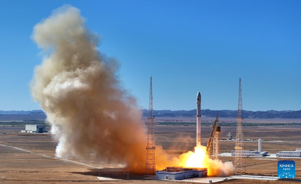 Cohete Gran Marcha-12B de China realiza vuelo inaugural
